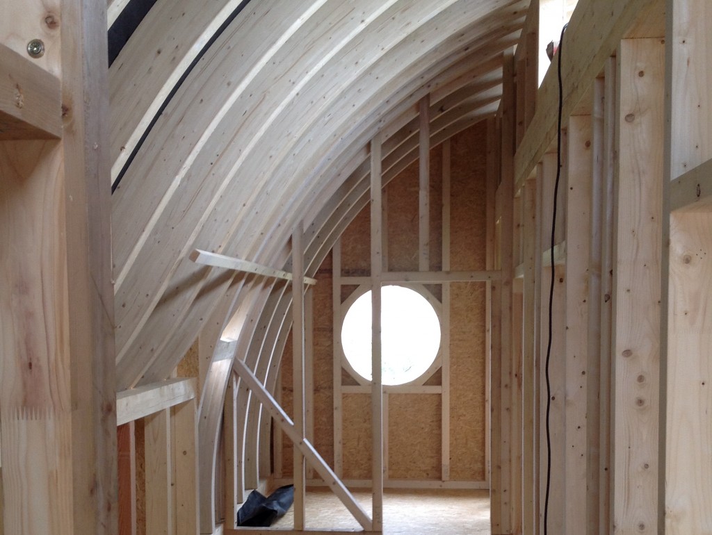 Maison en ossature bois en CCMI à toiture cintrée - ABT Bois