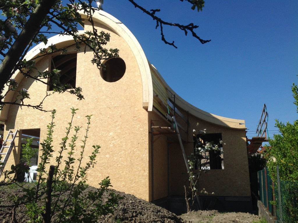 Maison en ossature bois en CCMI à toiture cintrée - ABT Bois